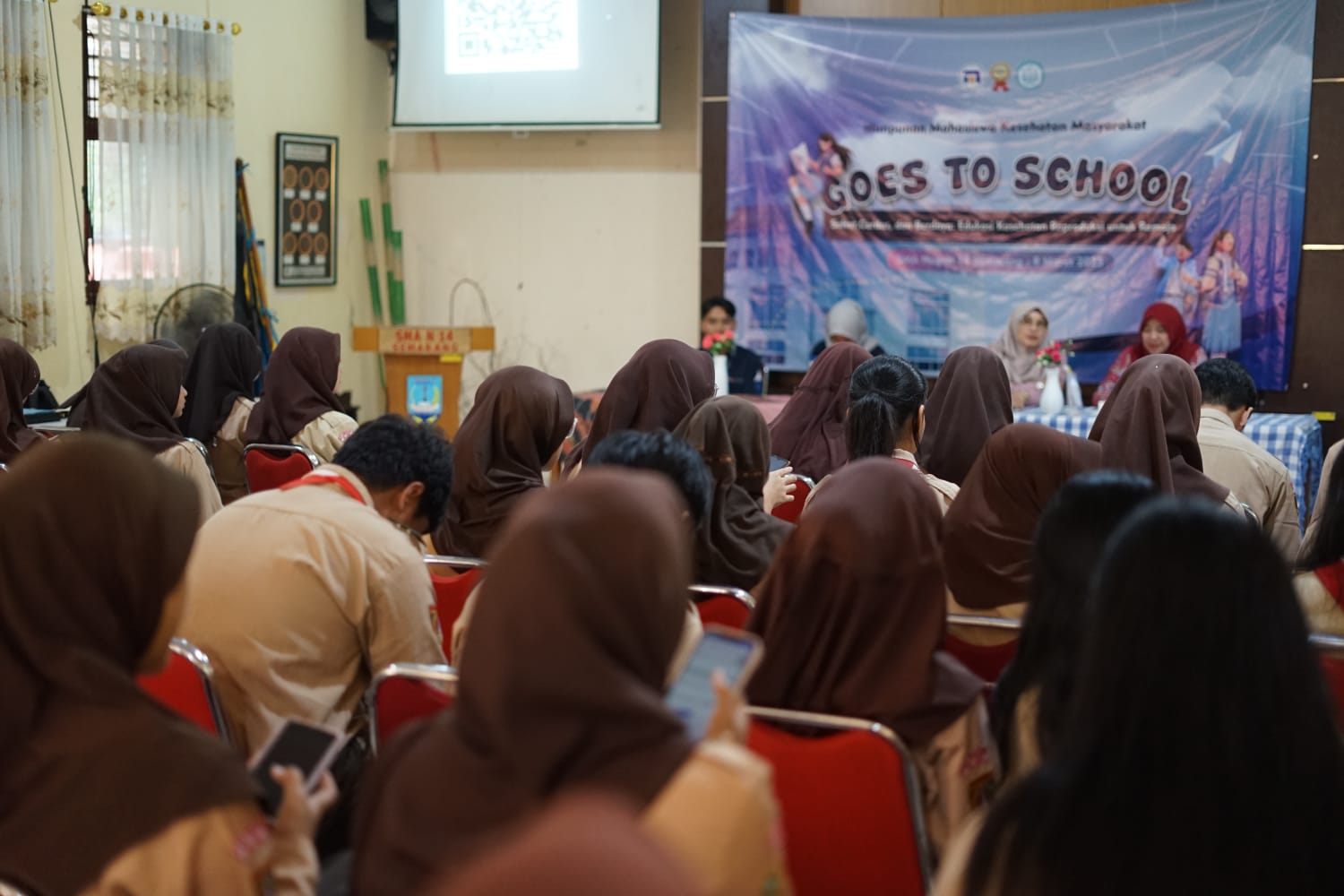 HMKM UDINUS Adakan Edukasi Kesehatan Reproduksi di SMA Negeri 14 ...